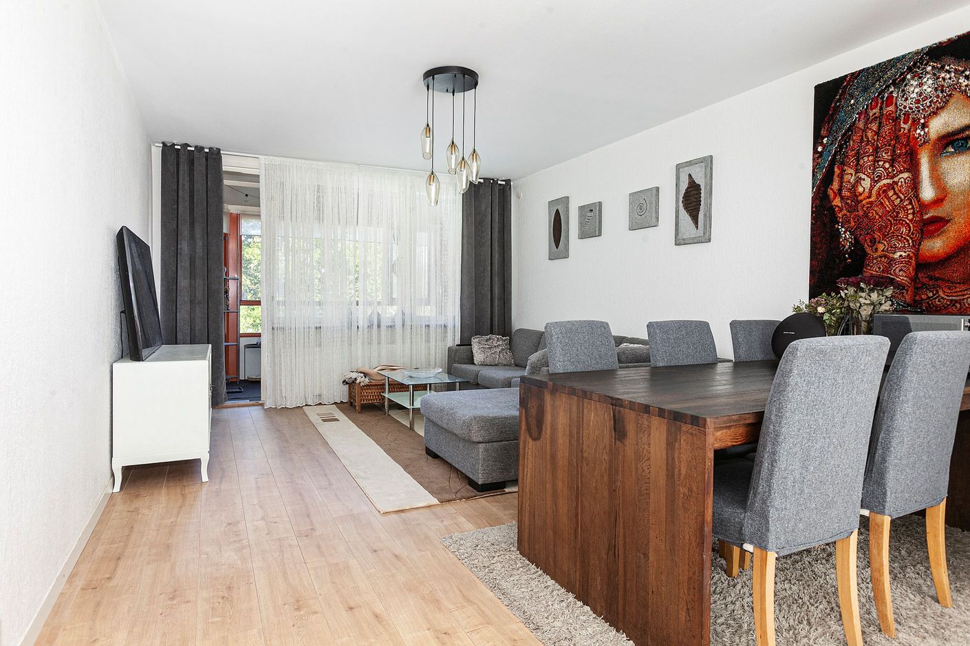 Fin 3rok med öppen planlösning och inglasad balkong! - Södra ...