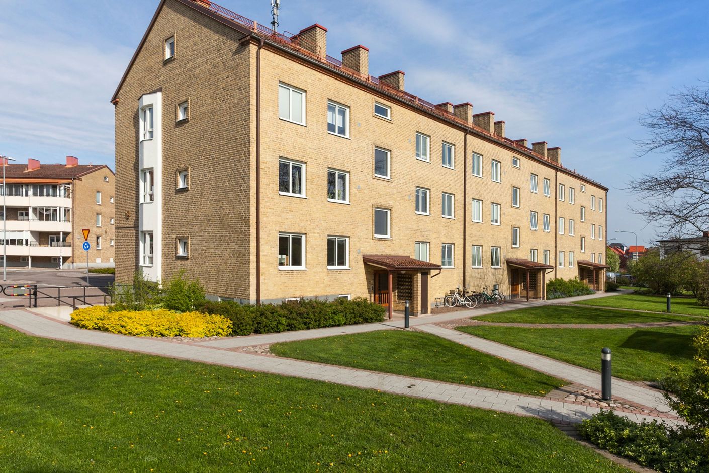 Charmig 3 rok på första våning med inglasad balkong! - Jönköpingsgatan ...