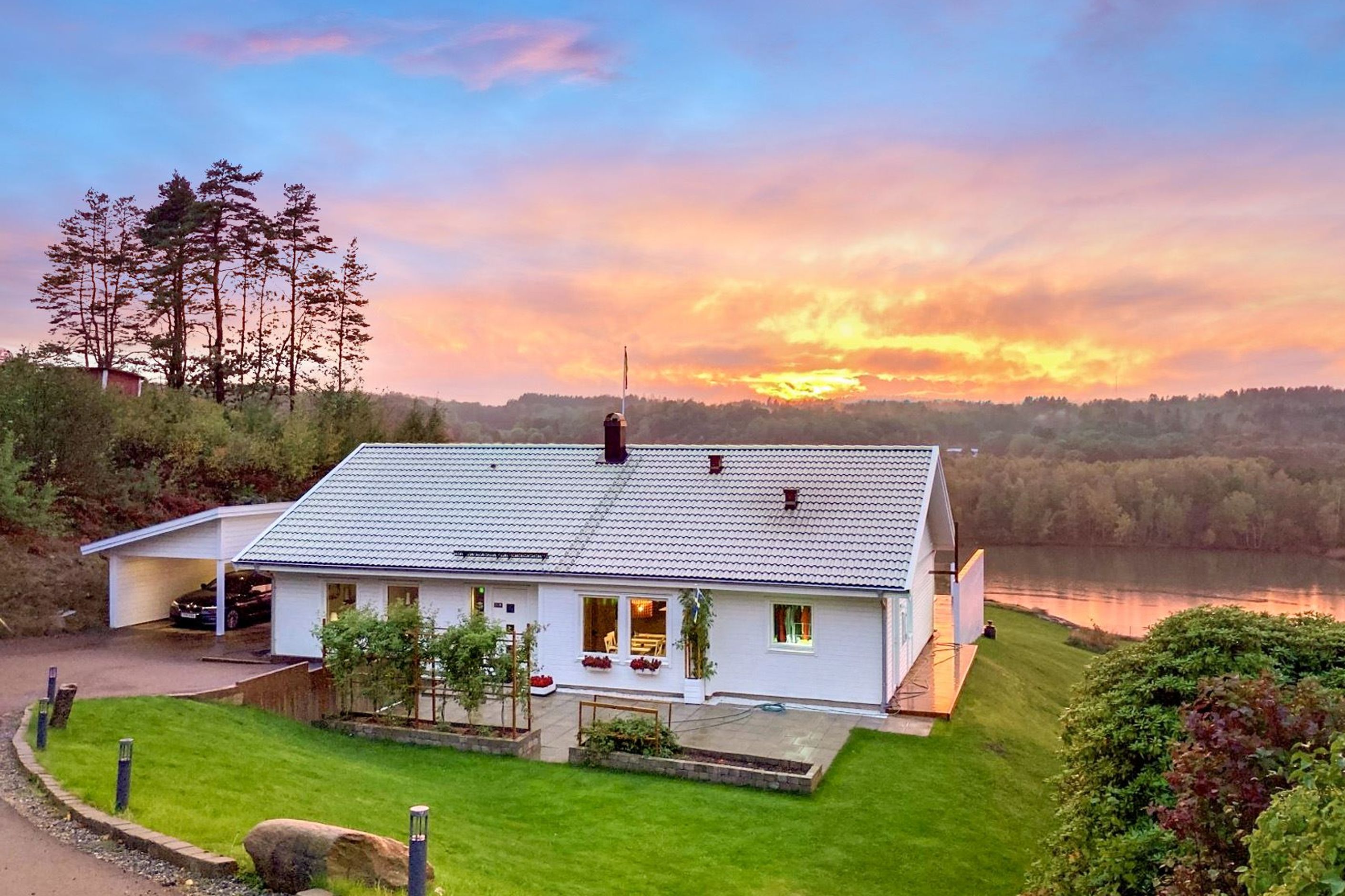 Eksjöhus om 144 kvadratmeter byggår 2015. - Uppegårdsvägen 36 Bohus 6 ...