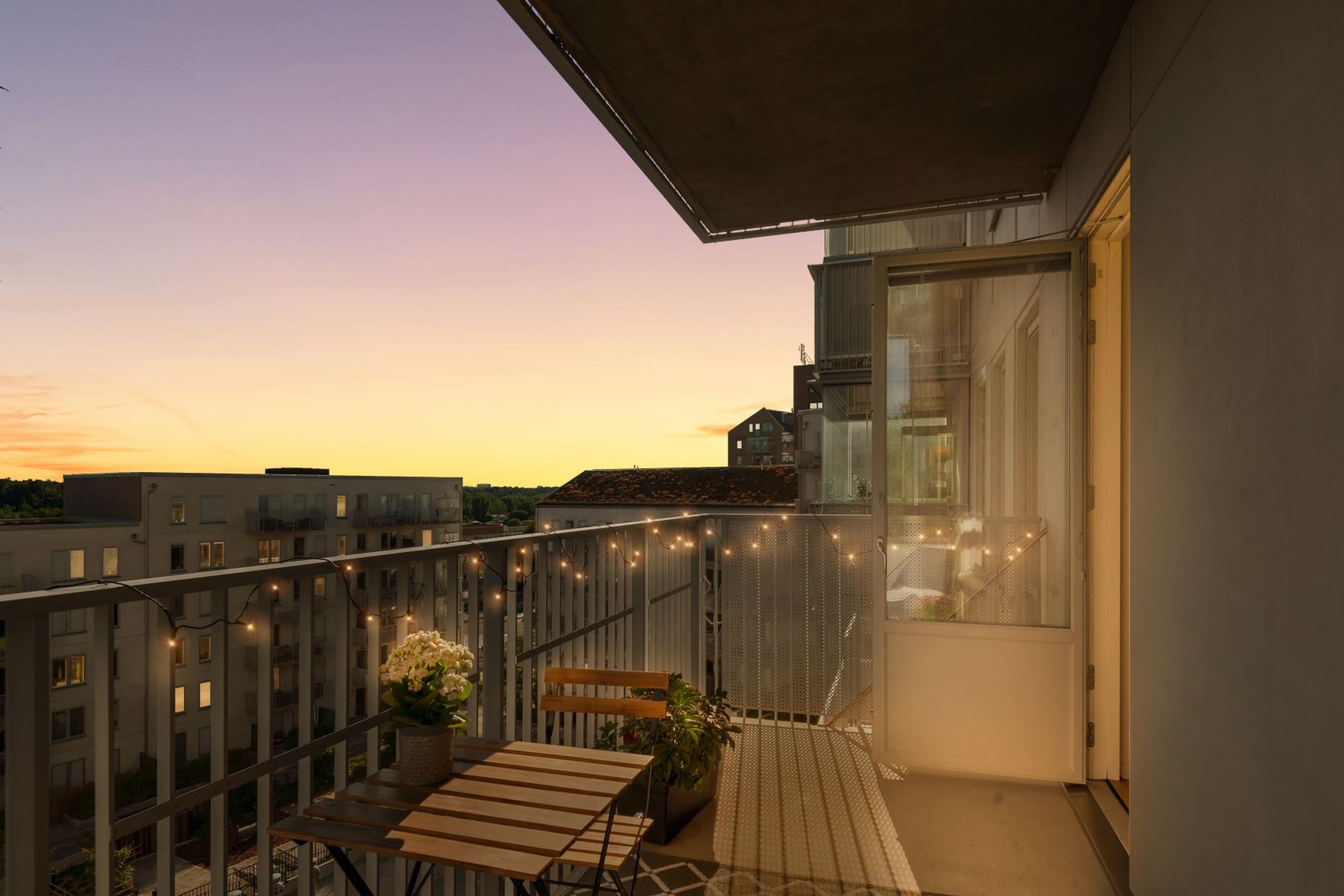 Exklusiv 2a med stor balkong i expansivt område! - Kavallerivägen 2B ...