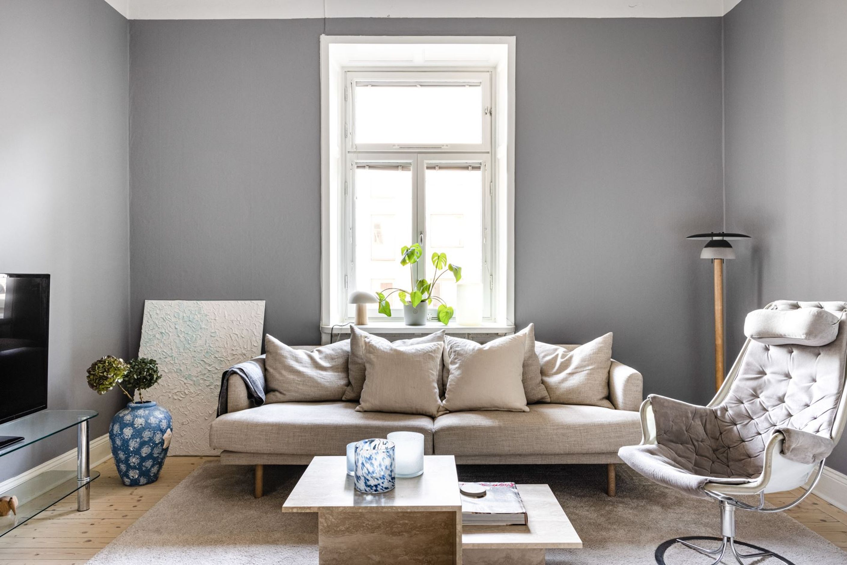 Vacker bostad anno 1912 med originalgolv och ca 3 m takhöjd ...