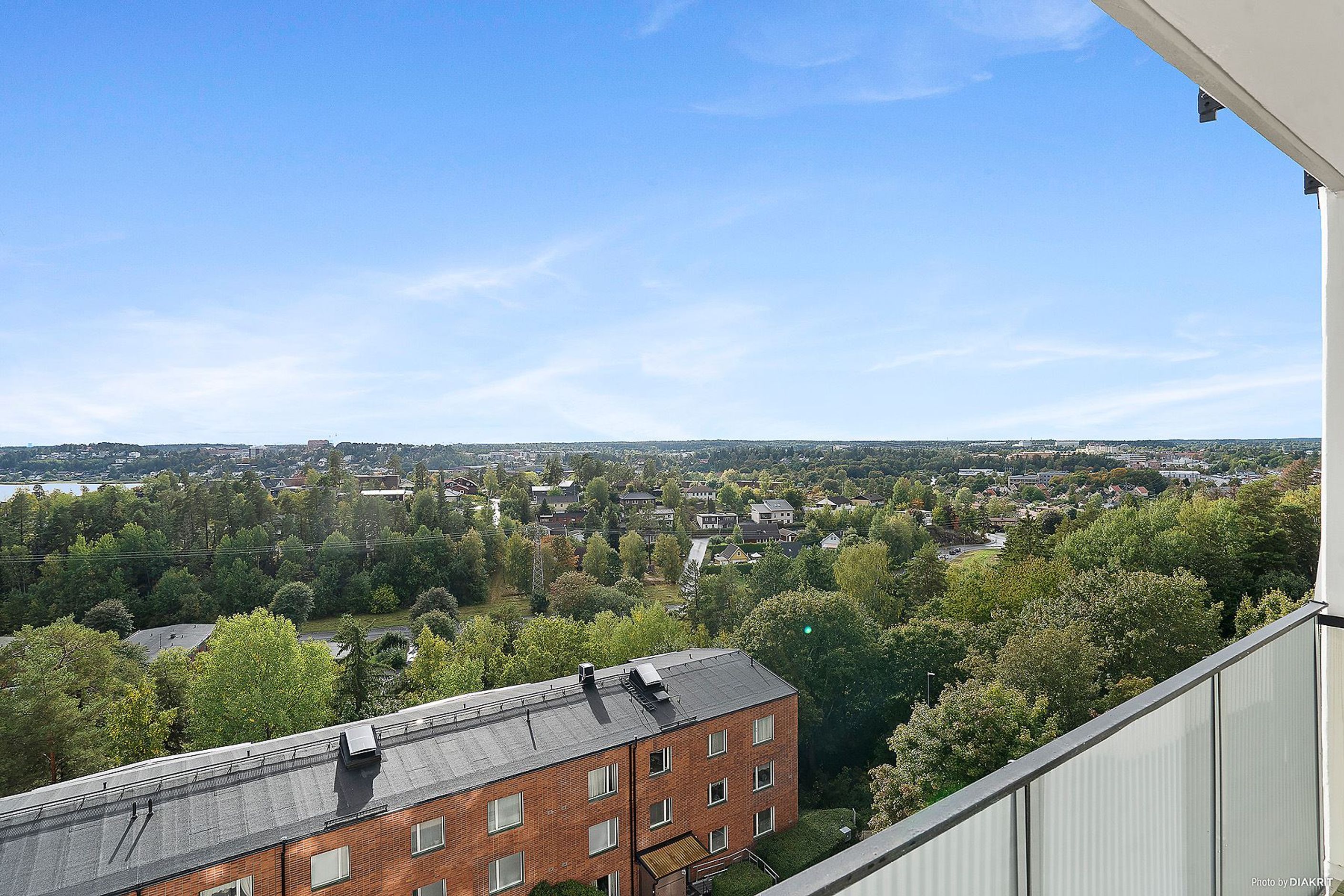 Högt utsiktsläge och stora möjligheter att skapa drömlyan ...