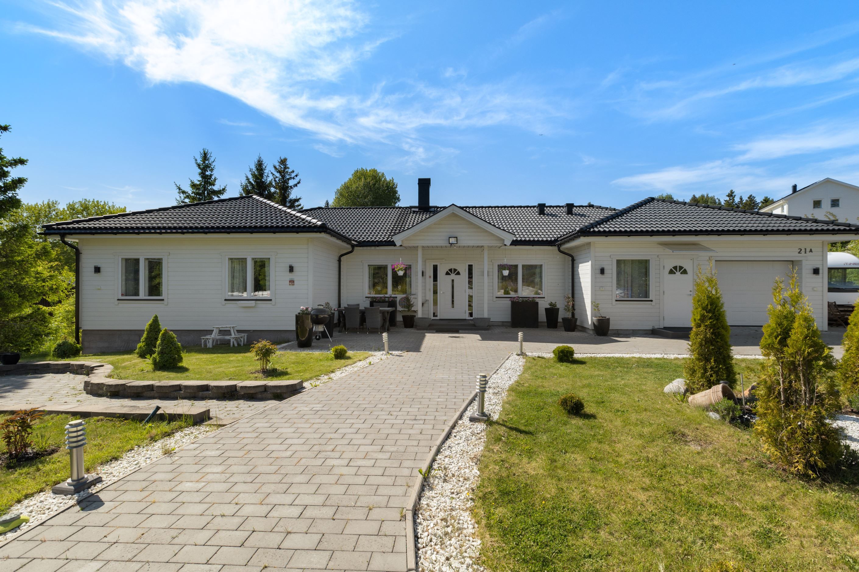 Enplansvilla med garage och separat uthyrningsdel! - Domaruddsvägen 21A ...