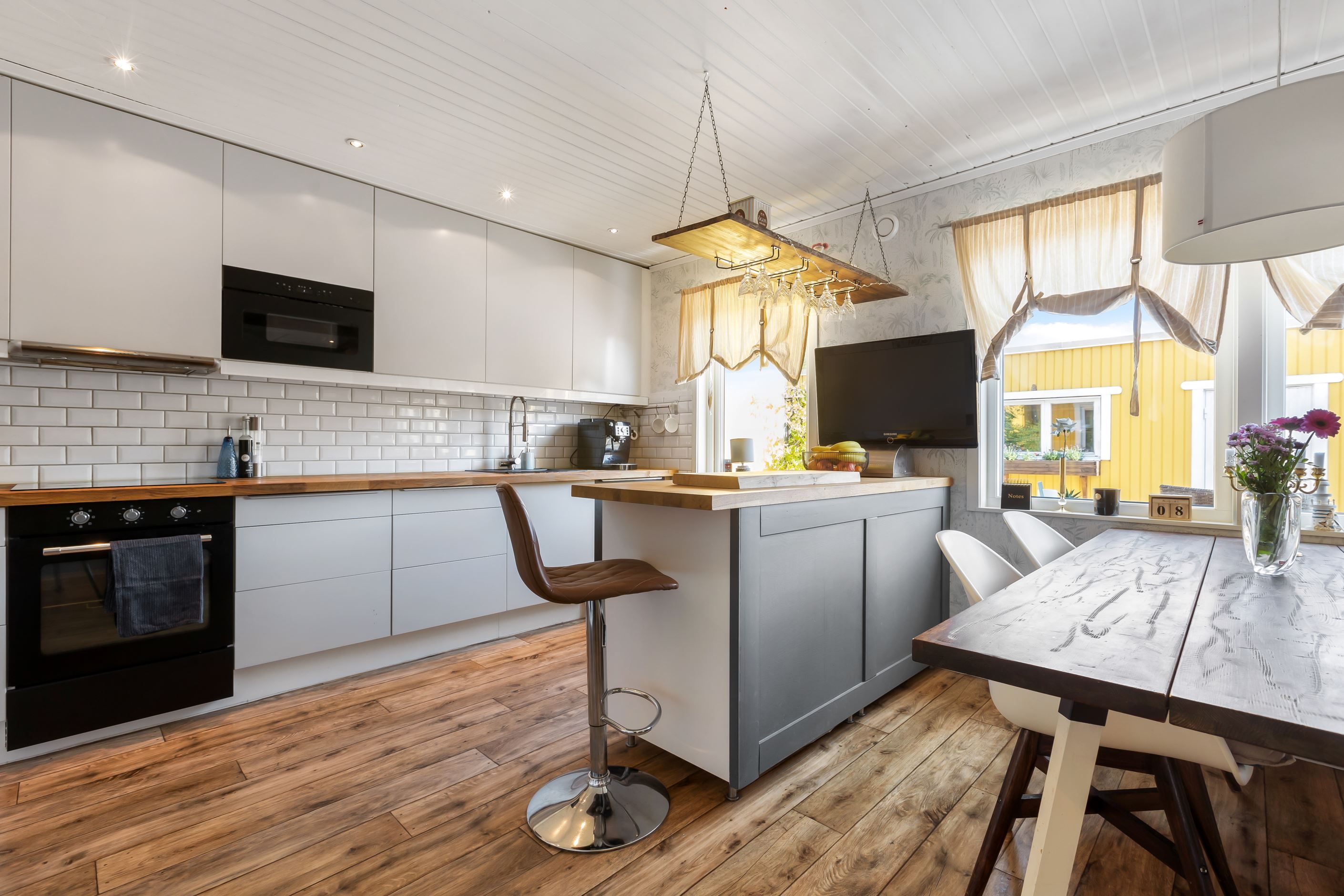Populärt radhus i Söra med trivsam barnvänlig innergård ...