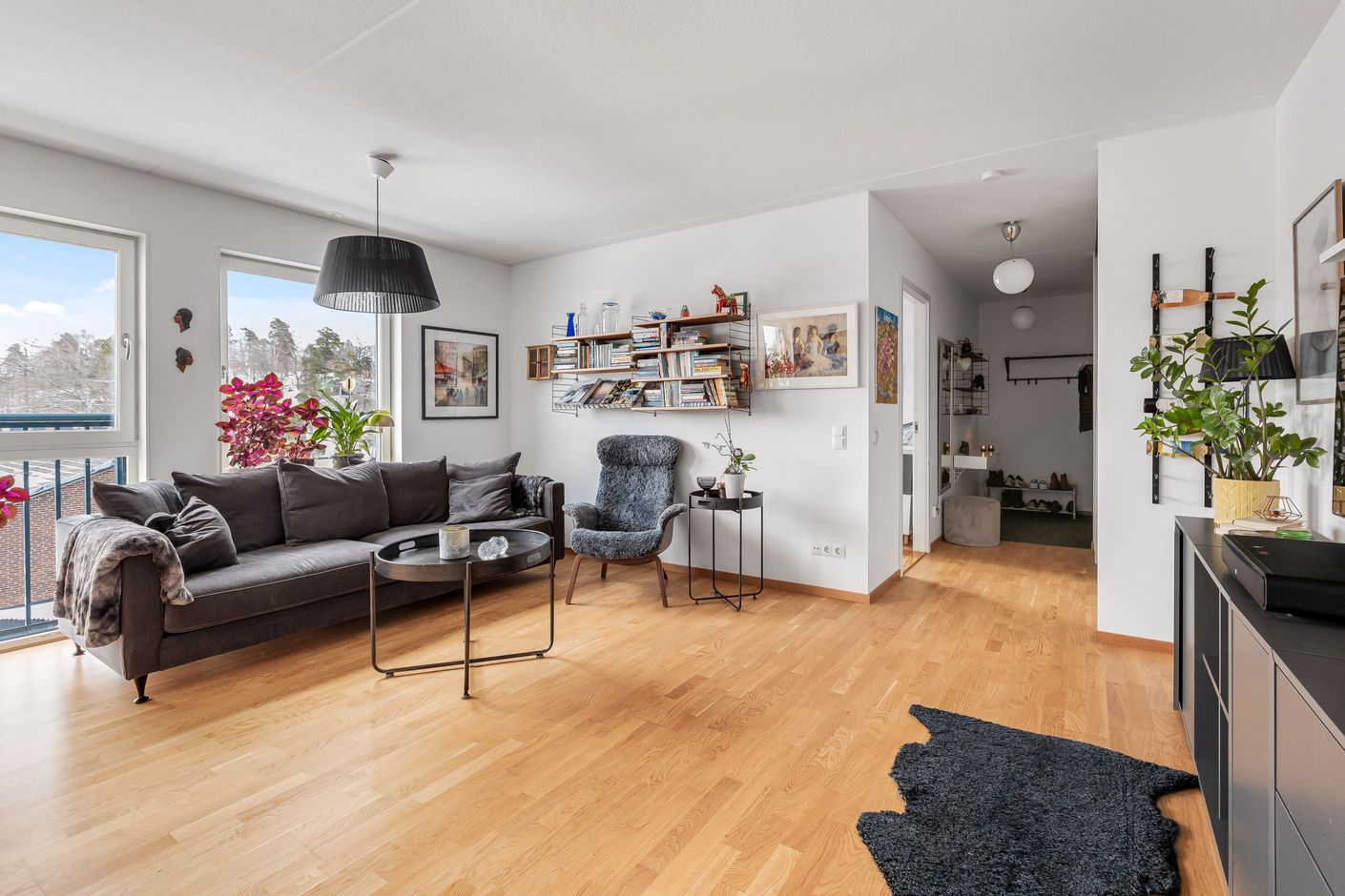 Trivsam 4 rok i Östra Kanalstaden med balkong med sol från lunch till ...