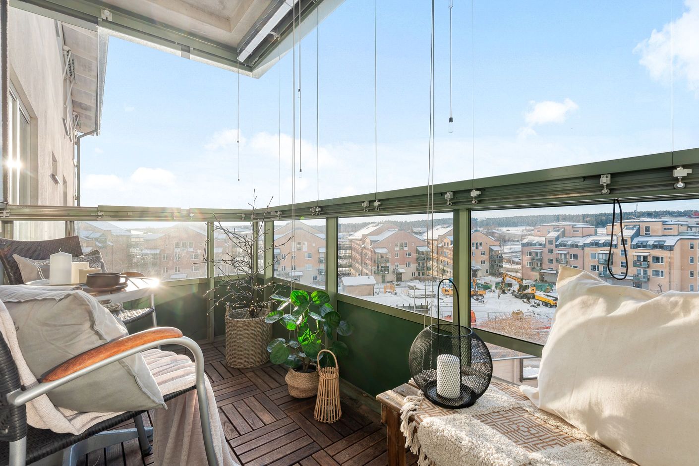 Tvårumslägenhet med inglasad balkong med kanalglimt! - Länsmansvägen 1A ...