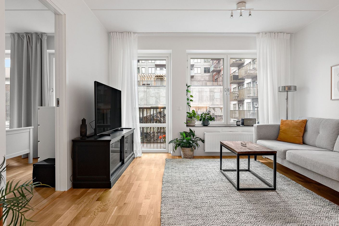 Toppfräsch 2:a med balkong i söderläge mot trevlig innergård och ...