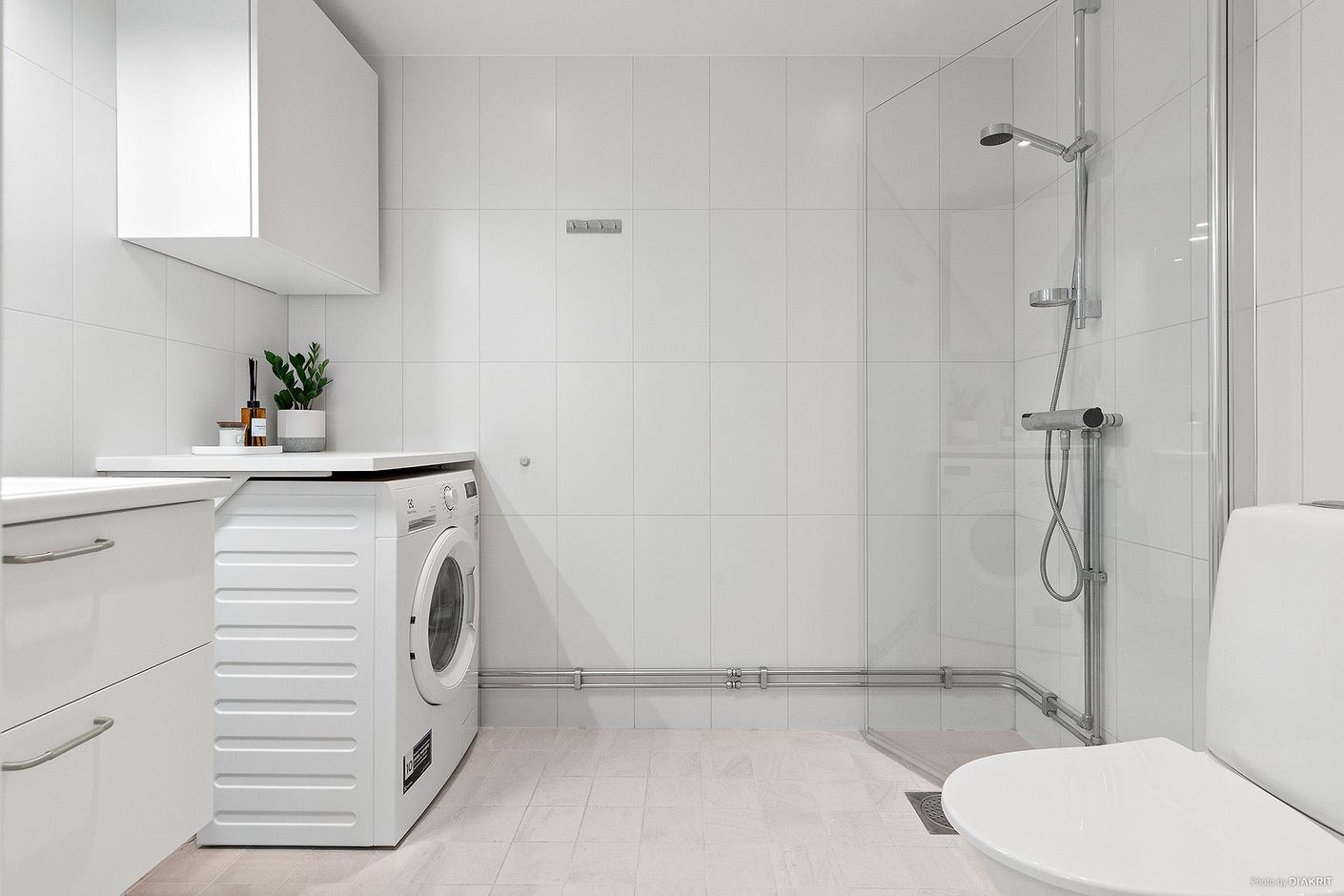 Toppfräsch 2:a med balkong i söderläge mot trevlig innergård och ...